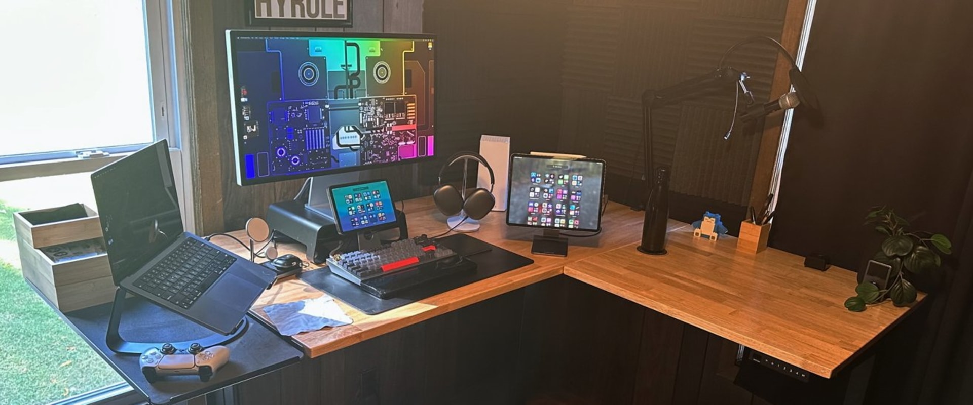 The Benefits of L-Shaped Dual Monitor Desks