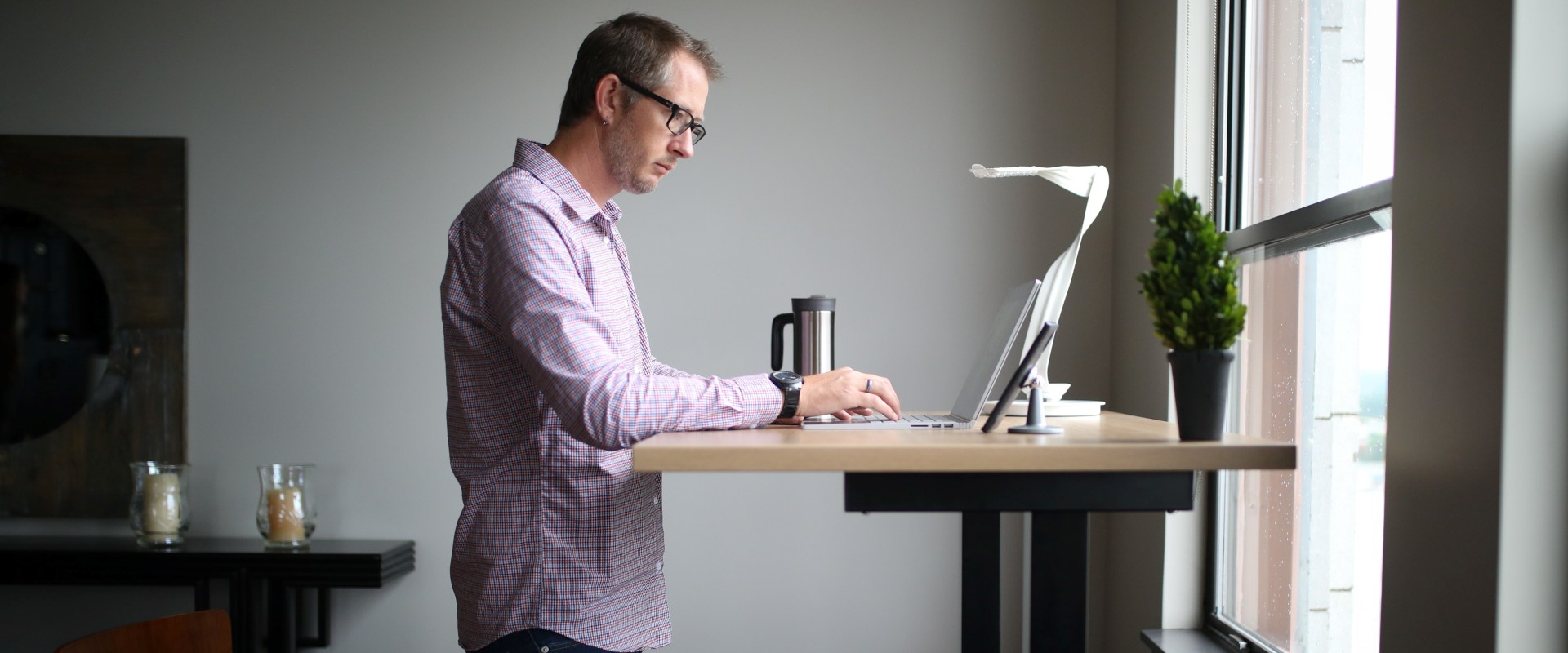 Toning Your Muscles: The Health Benefits of Standing Desks